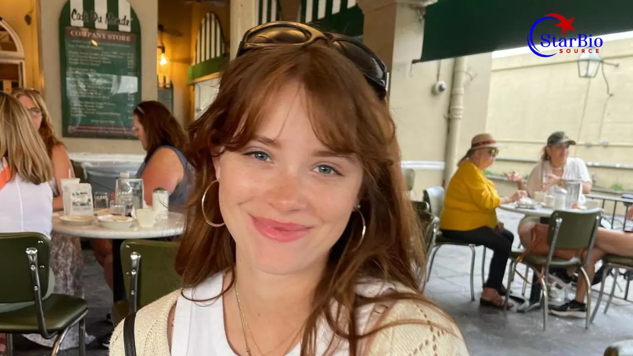 Violet Brinson Biography, Height, Boyfriend, Career, Family ...